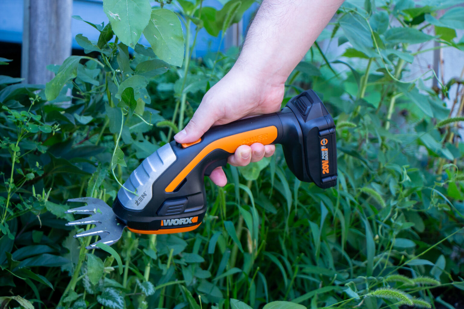 My Review of the WORX 20V 4" Cordless Shear & Shrubber Trimmer